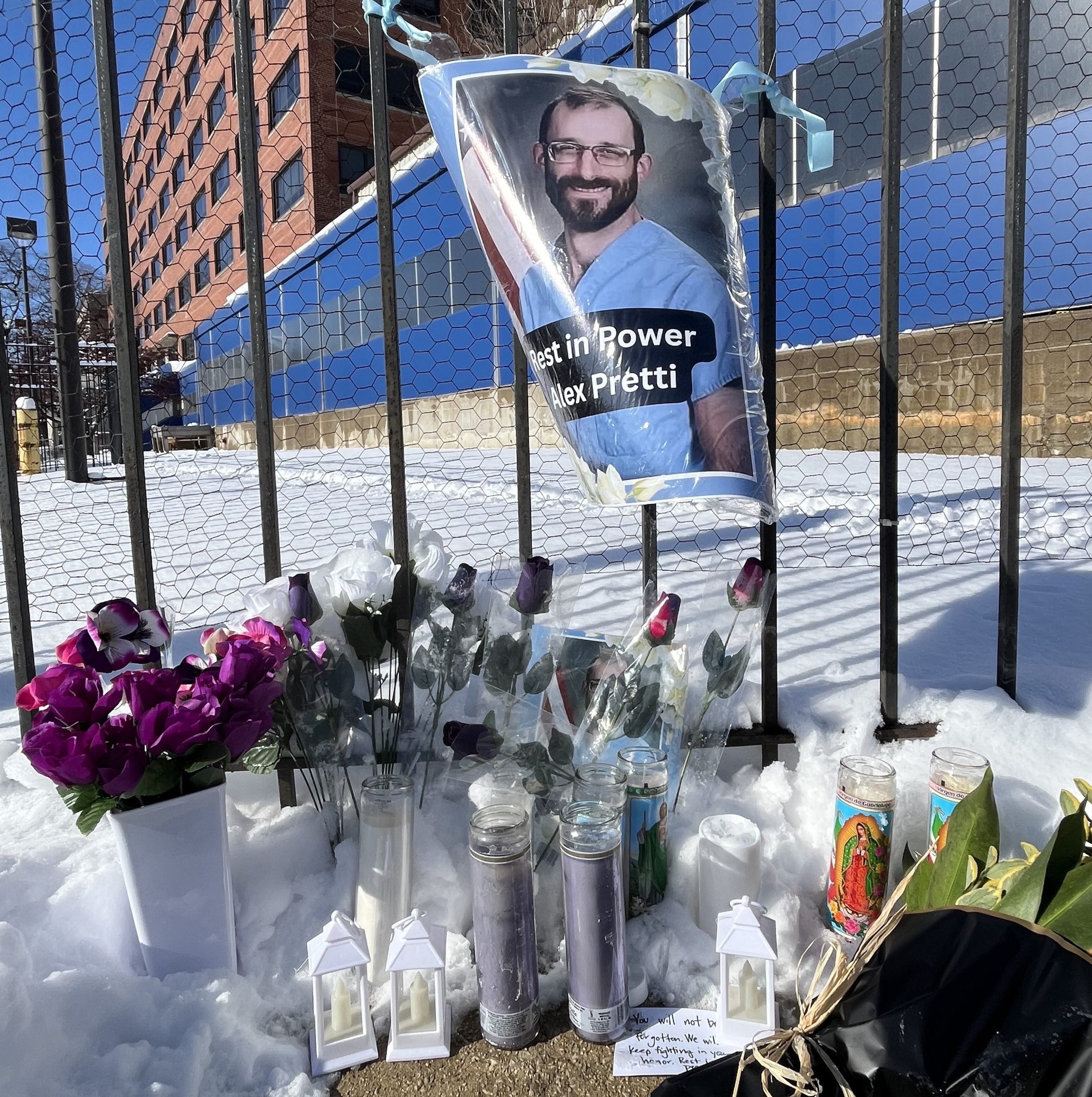Chicagoans Pay Tribute To Minneapolis Nurse Alex Pretti